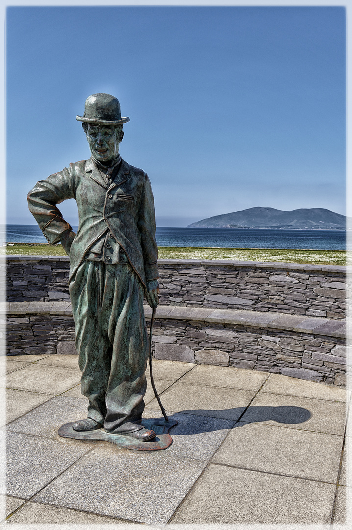 Charlie Chaplin Statue Waterville Foto & Bild | strand, statue, charlie ...