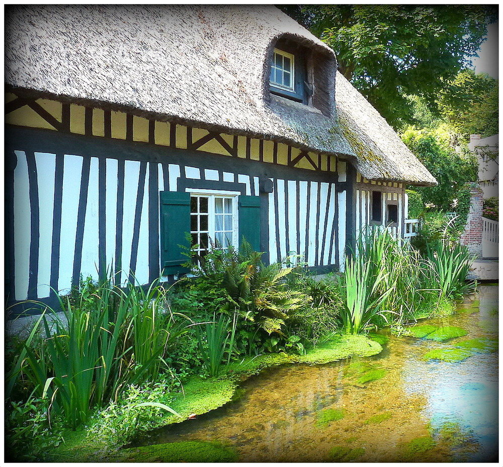 CHAUMIERE AU BORD DE LA VEUSLE . photo et image | architecture, paysages urbains, giverny(rouen ...