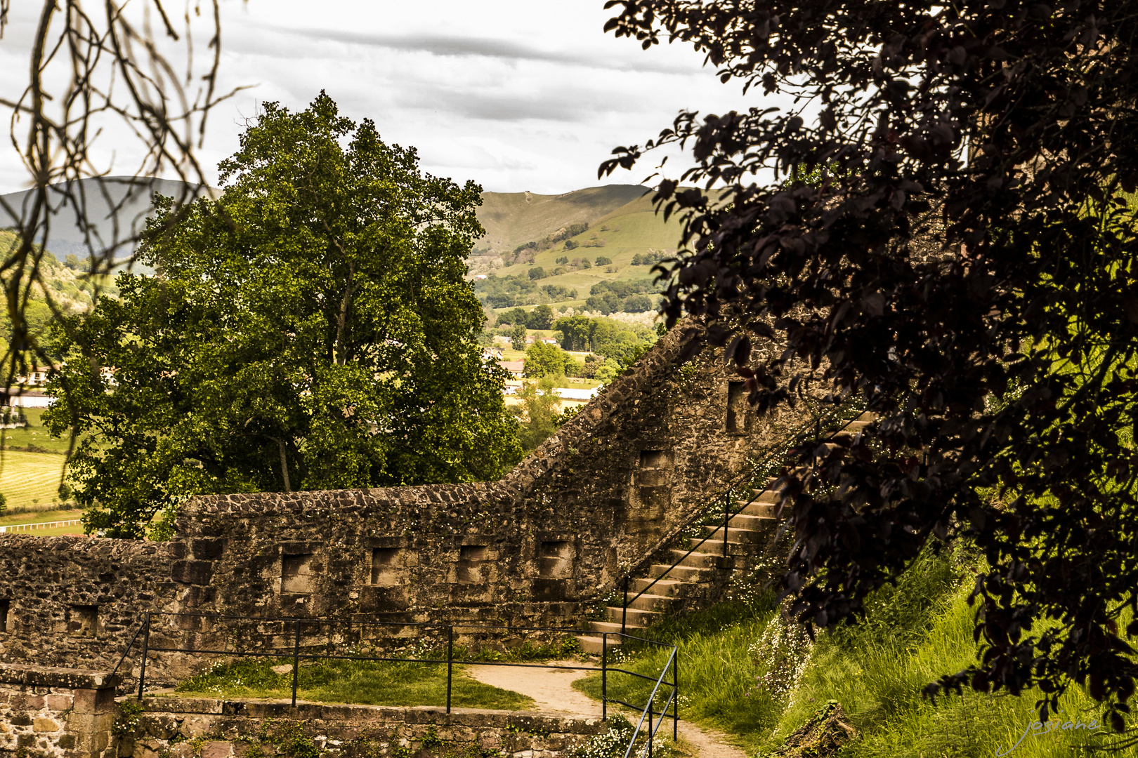 CHEMIN DE RONDE A SAINT JEAN PIED DE PORT photo et image | nature ...