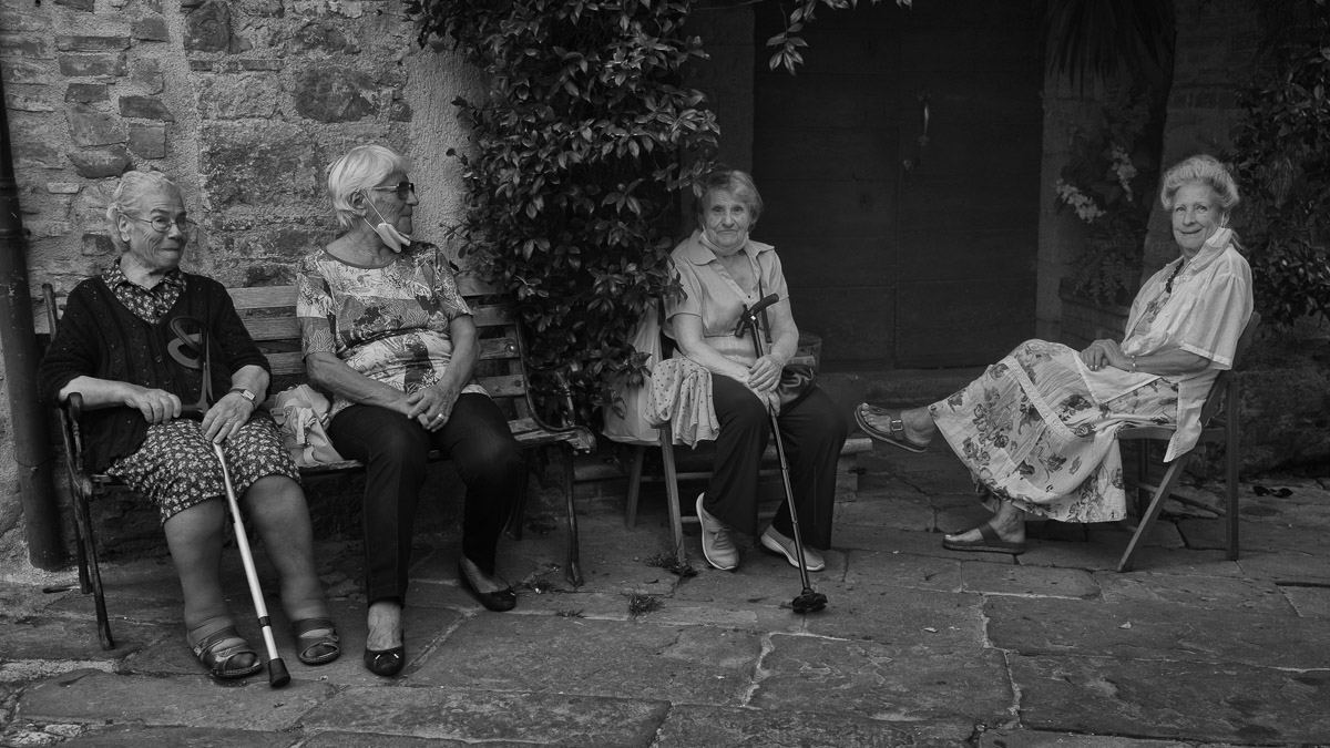 Chiacchierare... Foto & Bild | people, street, outdoor Bilder auf ...