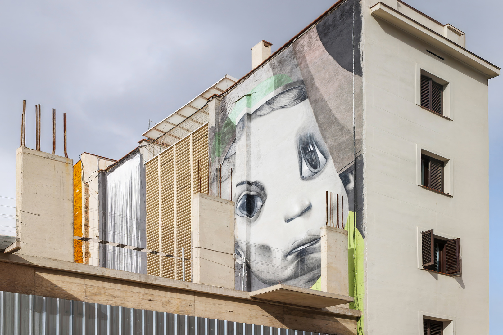 Children's Fragility Foto & Bild | barcelona, mural, graffiti Bilder ...