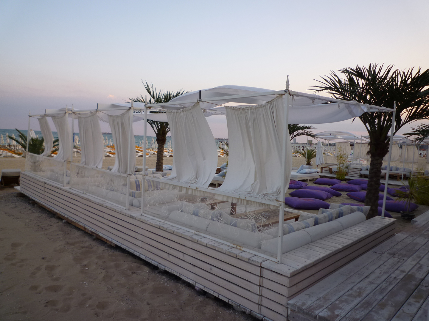 Chillen in einer Strandbar am Sonnenstrand Foto & Bild | europe ...