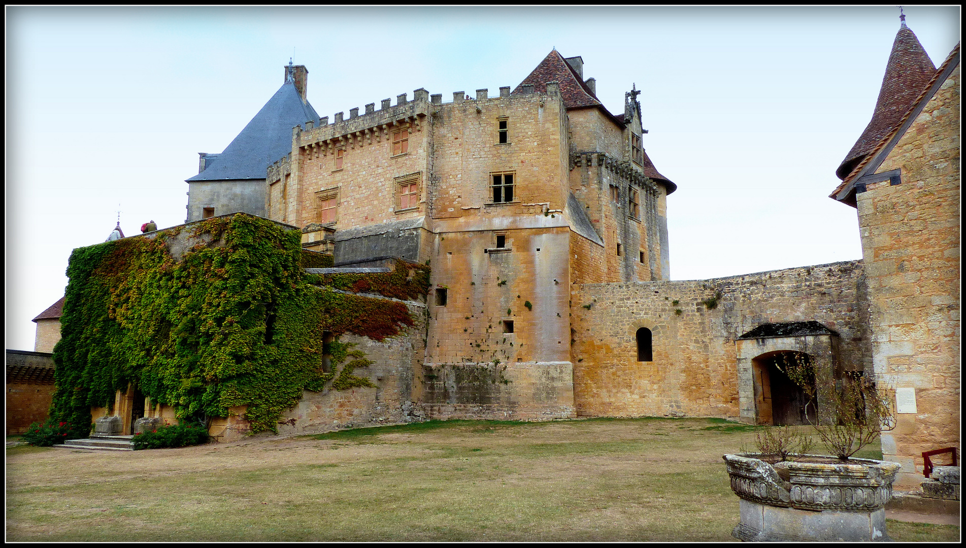 CHÂTEAU - de - BIRON - 4 - photo et image | europe, france, aquitaine ...