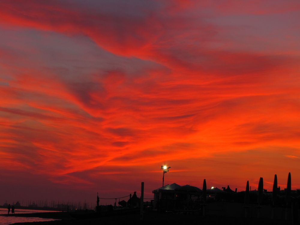 Ciel rouge - Image & Photo de Mirciulionis de Concours "La plage ...