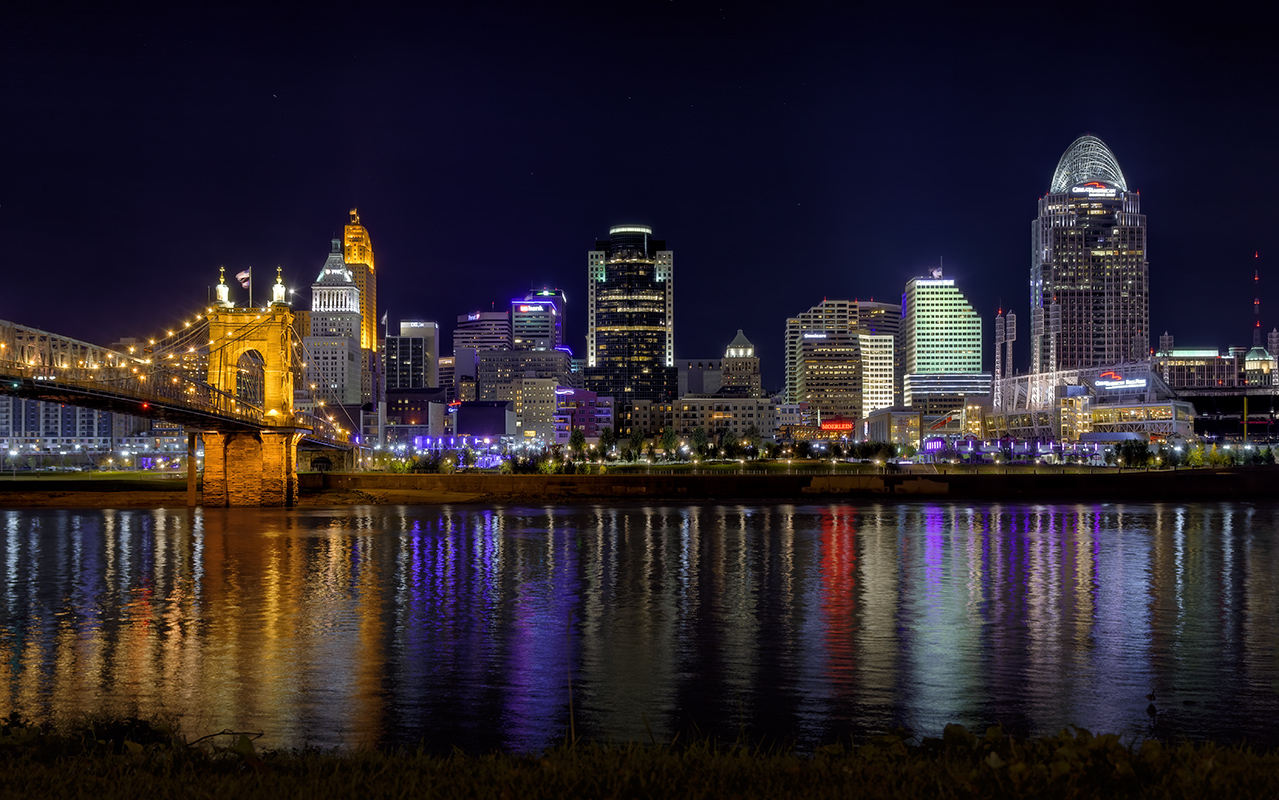 Cincinnati Skyline at night Foto & Bild | architektur, north america ...