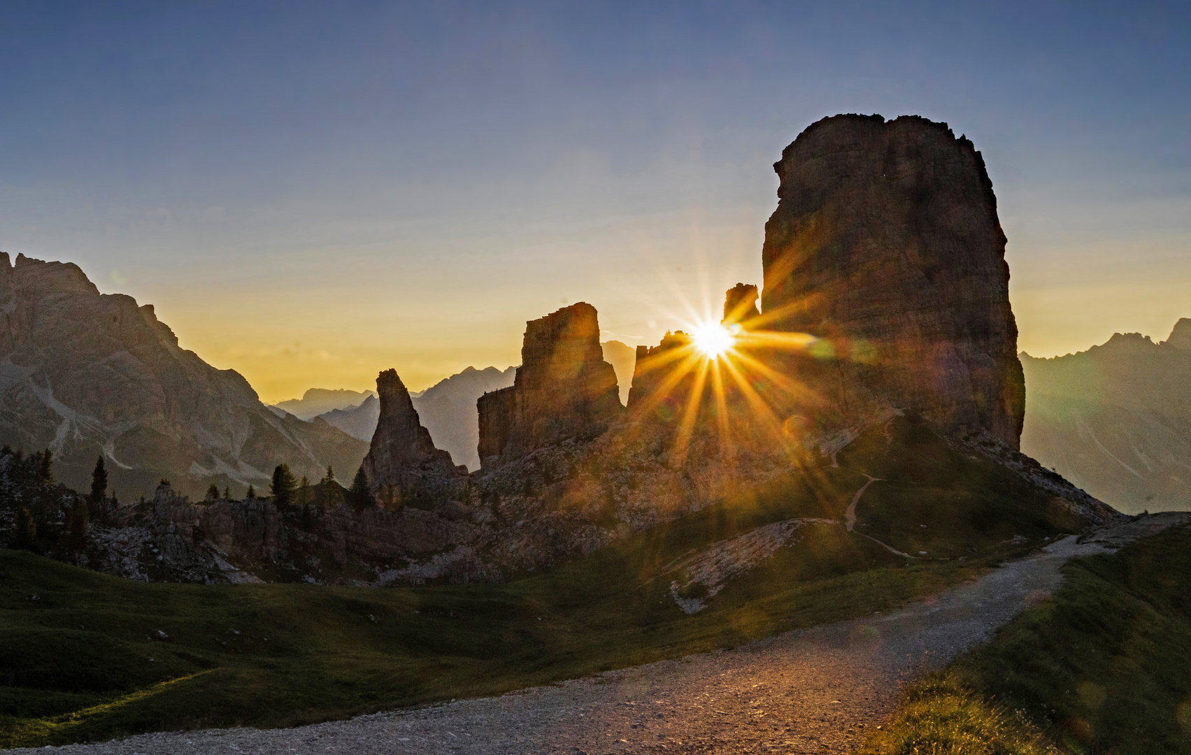 Cinque Torri Foto & Bild | italy, world, sonnenaufgang Bilder auf ...