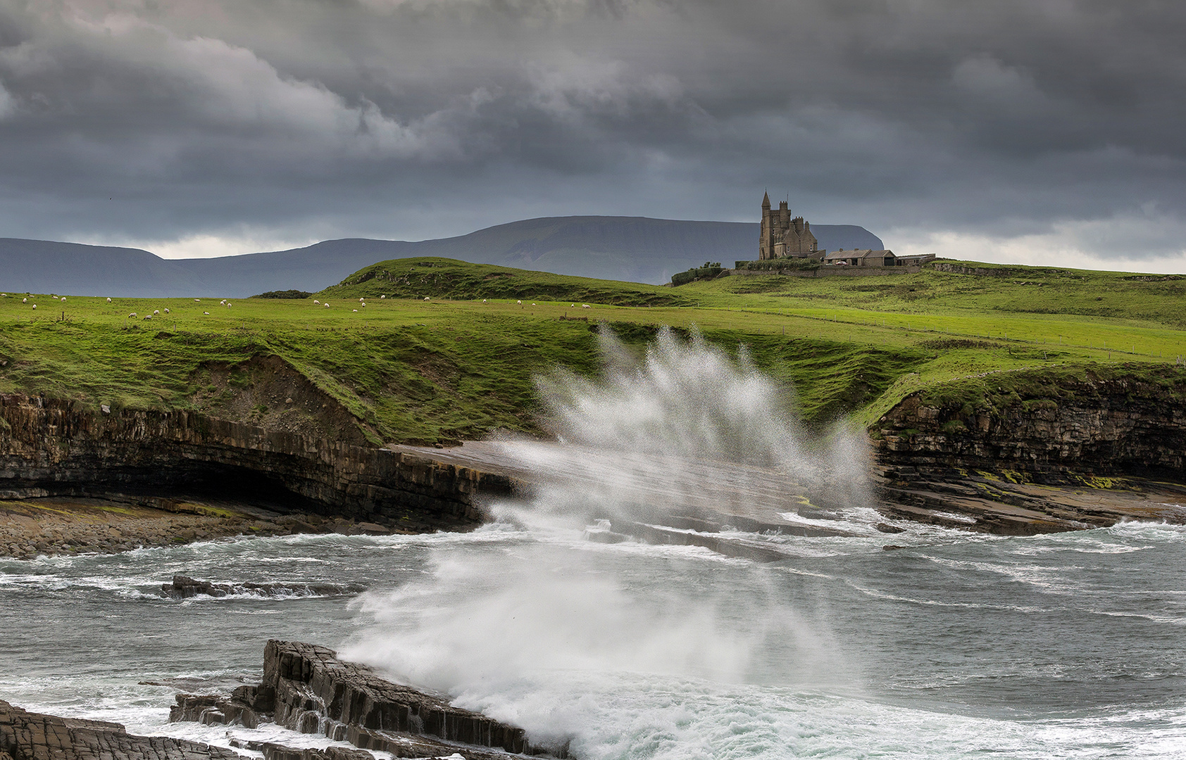 Classiebawn Castle Foto & Bild | outdoor, meer, schloss Bilder auf ...