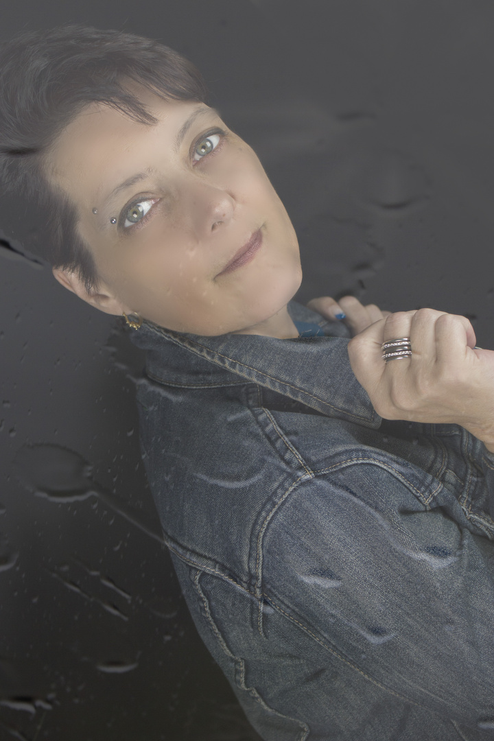 Claudiabehind The Rain Foto And Bild Erwachsene Portrait Frau Bilder Auf Fotocommunity