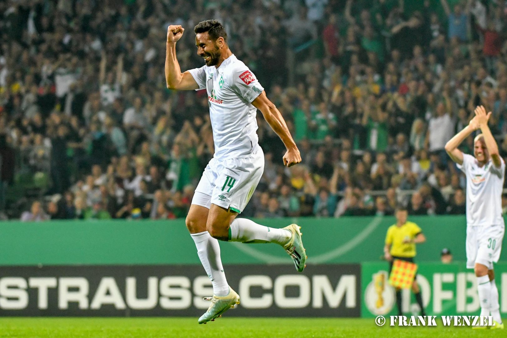 Claudio Pizarro Foto & Bild | sport, ballsport, fußball Bilder auf ...