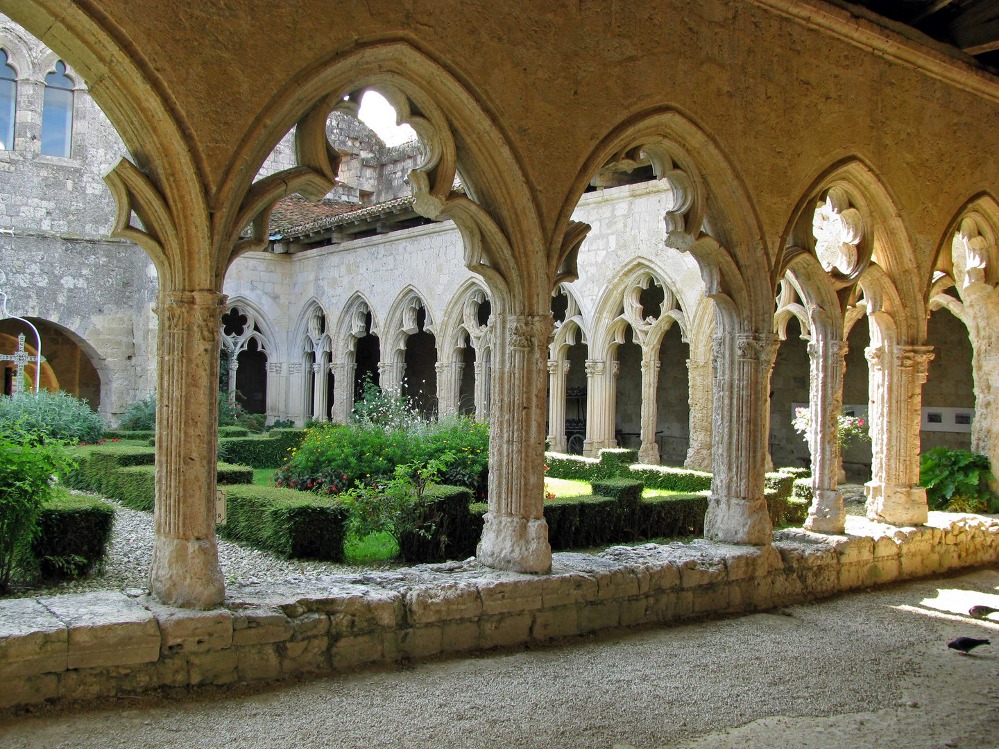 Cloître à La Romieu photo et image | architecture, architecture ...