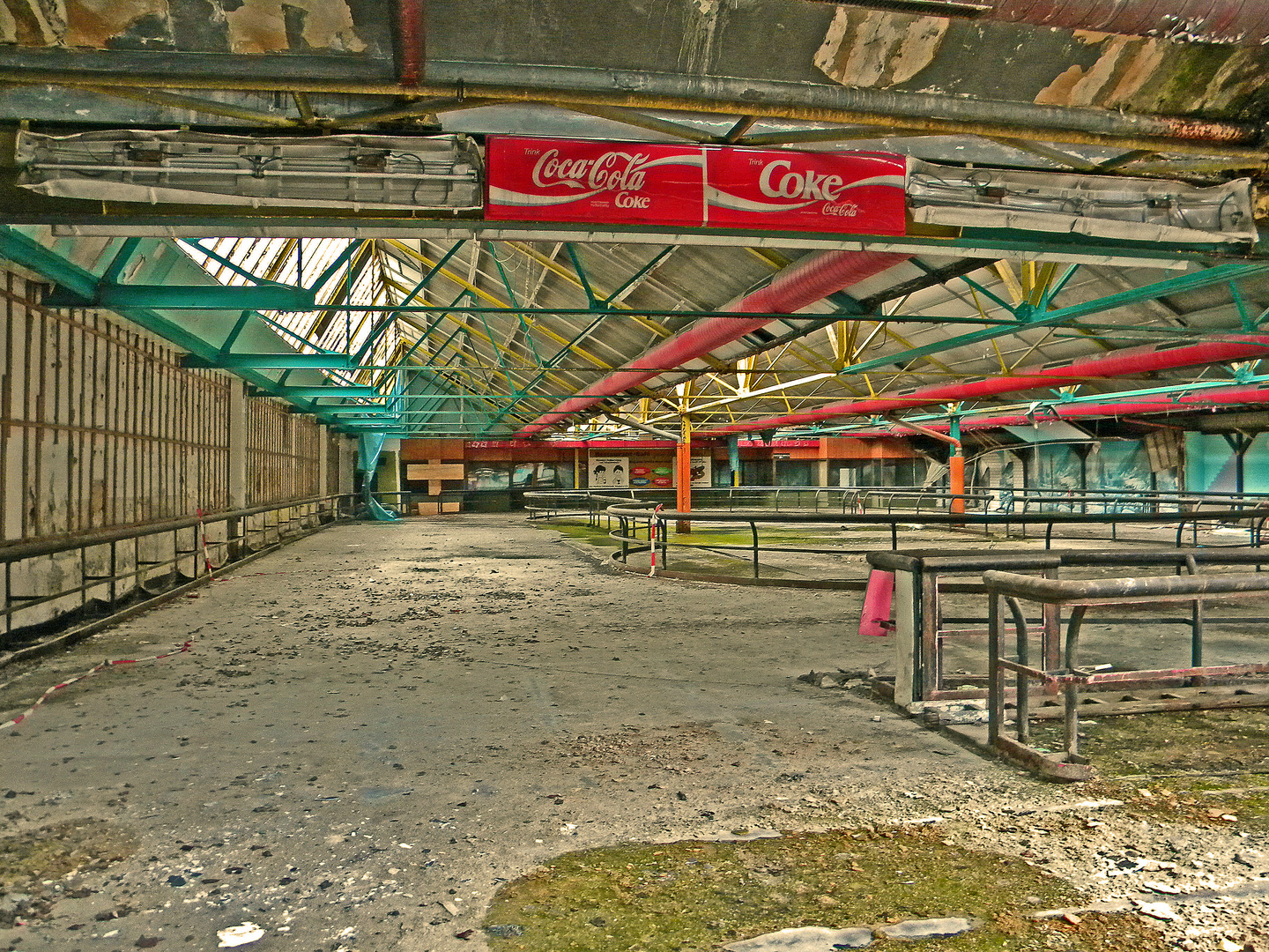 Coca Cola Foto & Bild | architektur, lost places, marodes Bilder auf ...