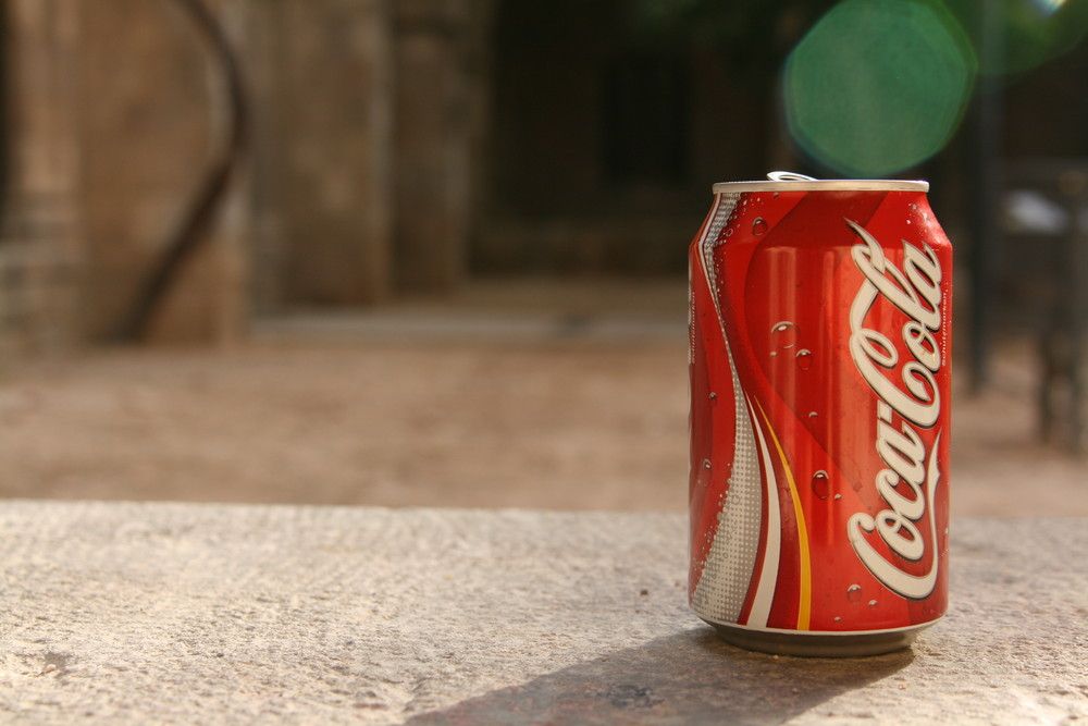 Coca Cola is taking over Foto & Bild | stillleben, zufällige ...