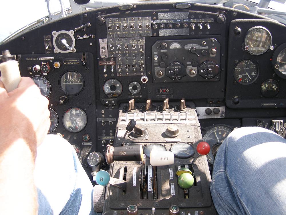 Cockpit Antonow AN-2 Foto & Bild | luftfahrt, passagiermaschinen ...