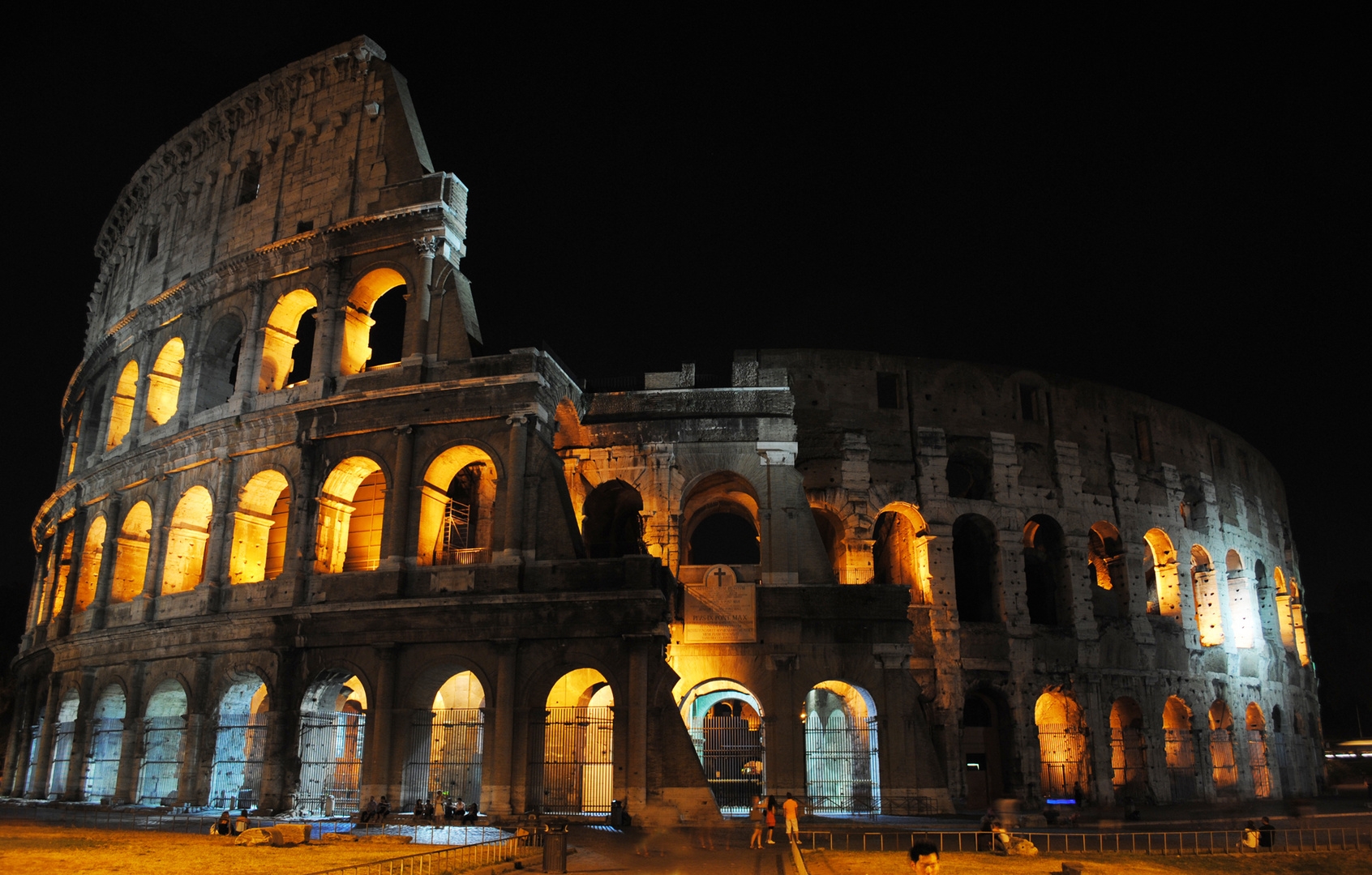 Colisée - Rome photo et image | architecture, architecture de nuit ...
