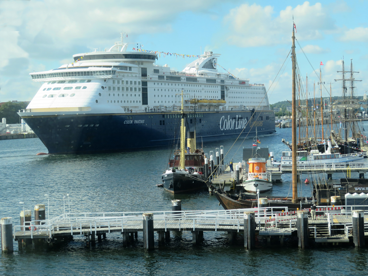 Color Line Fantasy Foto & Bild | spezial, wasser, fähre Bilder auf ...