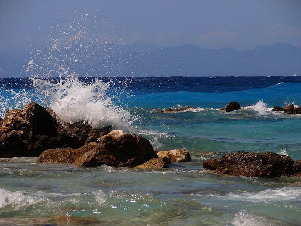 Colori del mare mosso Foto % Immagini| paesaggi, mare, mareggiate Foto ...