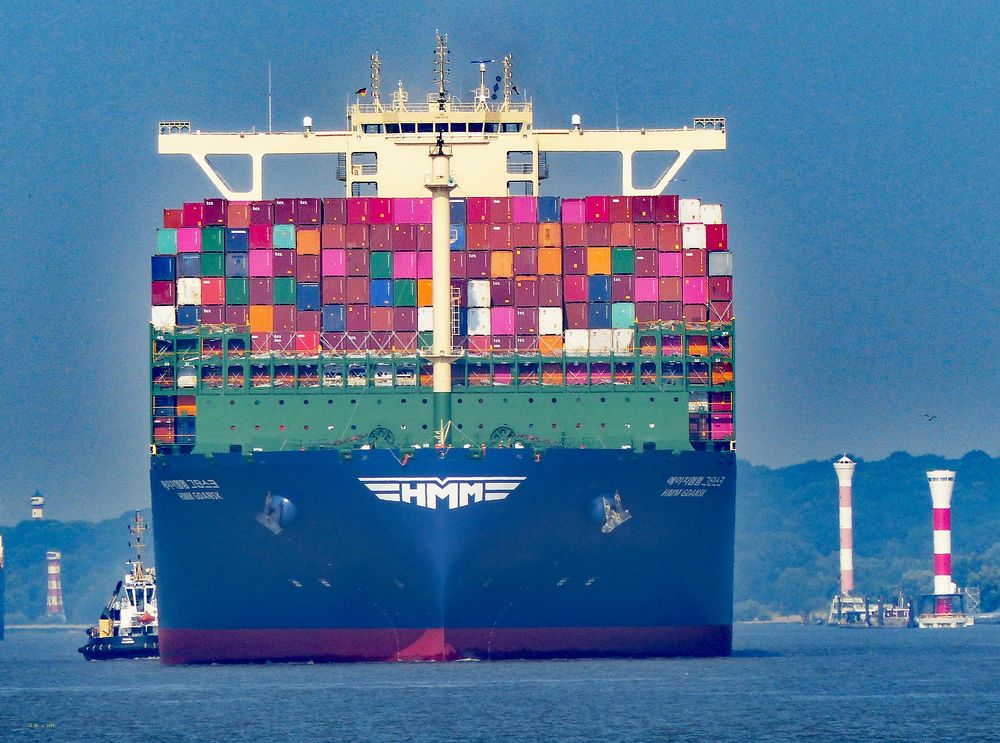 Containerfrachter "HMM Gdansk" .....einlaufen Hamburg 10.08.2020 Foto ...