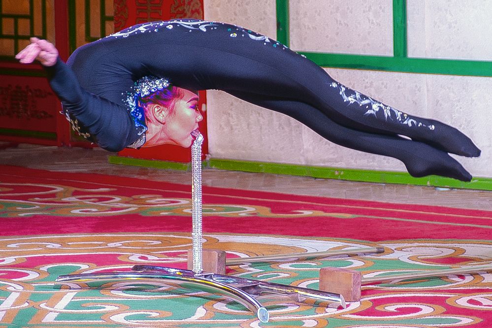 Contortion performance photo & image | erwachsene menschen, asia ...
