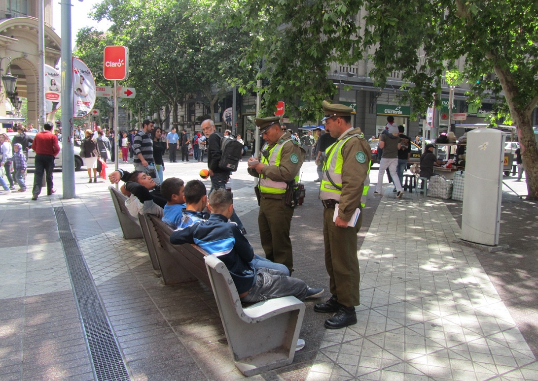 Control de "flaites" Imagen & Foto | fotografía callejera, personas ...
