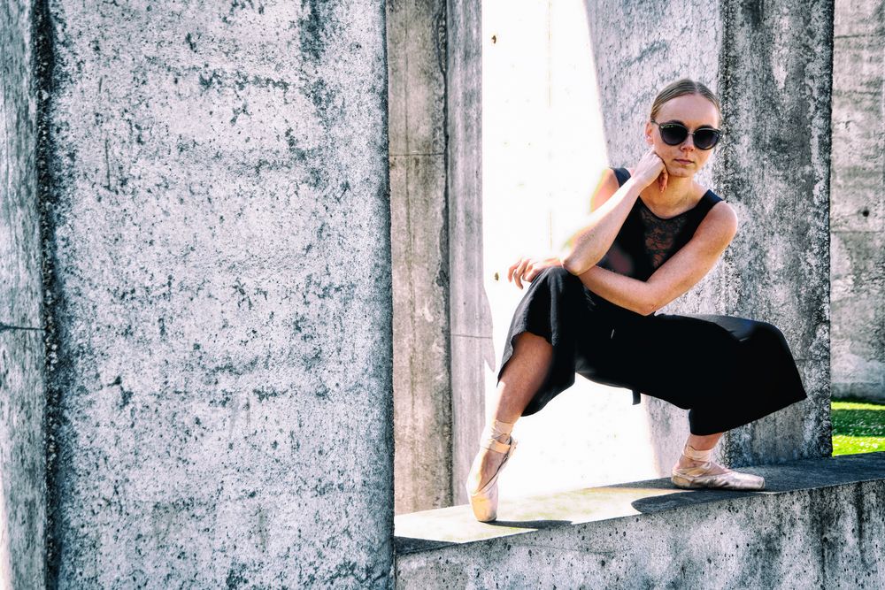 cool sitting Foto & Bild | portrait, streetfotografie mit menschen ...