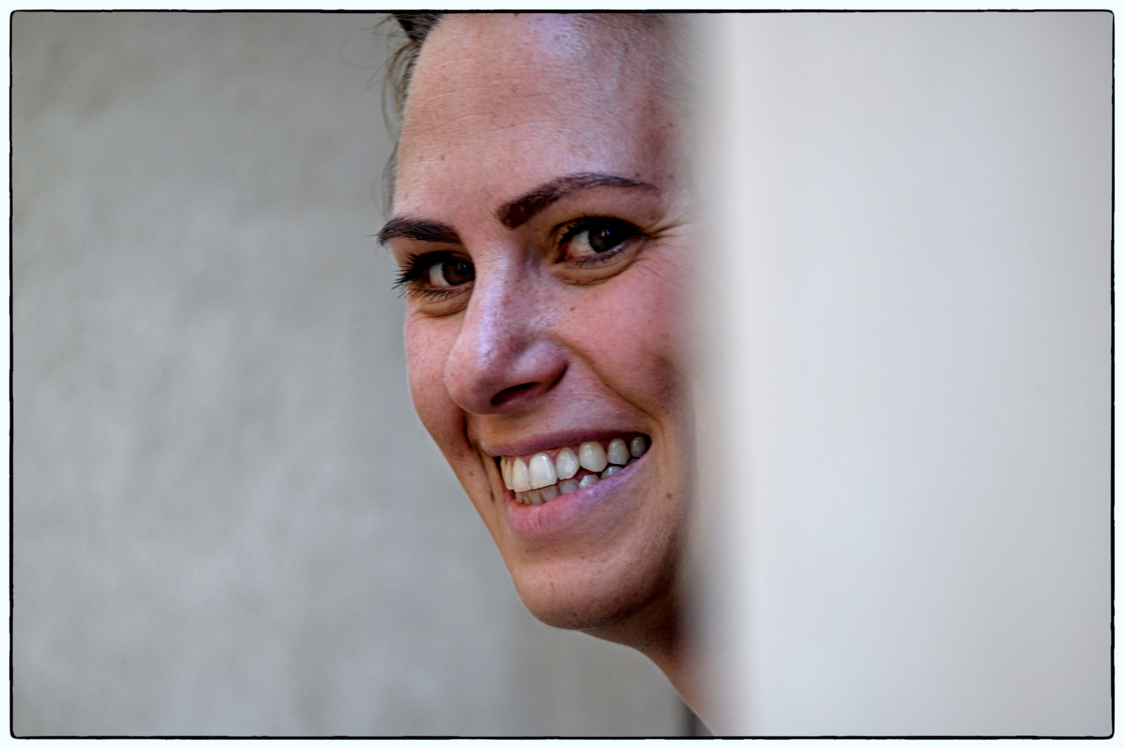 corner smile Foto & Bild | portrait, streetfotografie mit menschen, portrait frauen Bilder auf ...