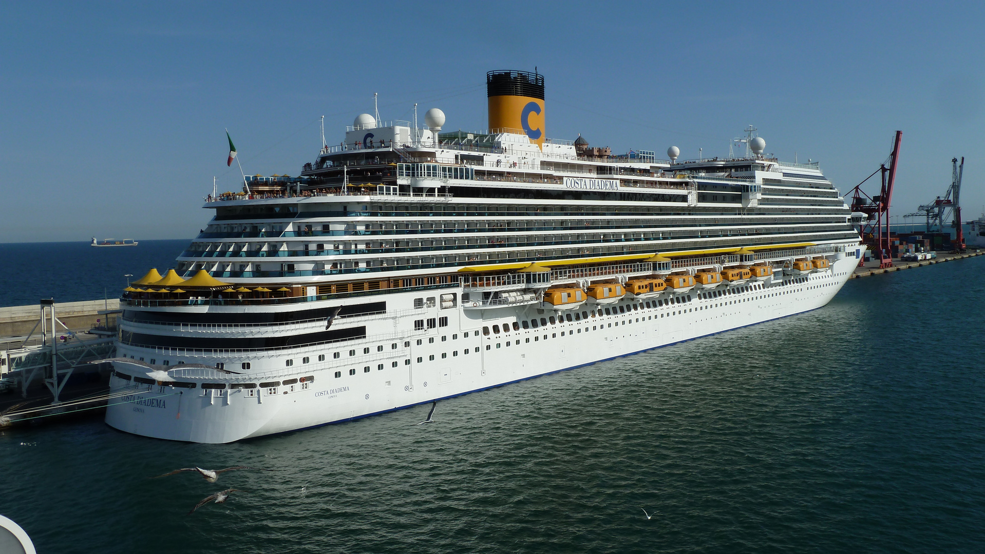 Costa Diadema vor Barcelona Foto & Bild | schiffe und seewege ...