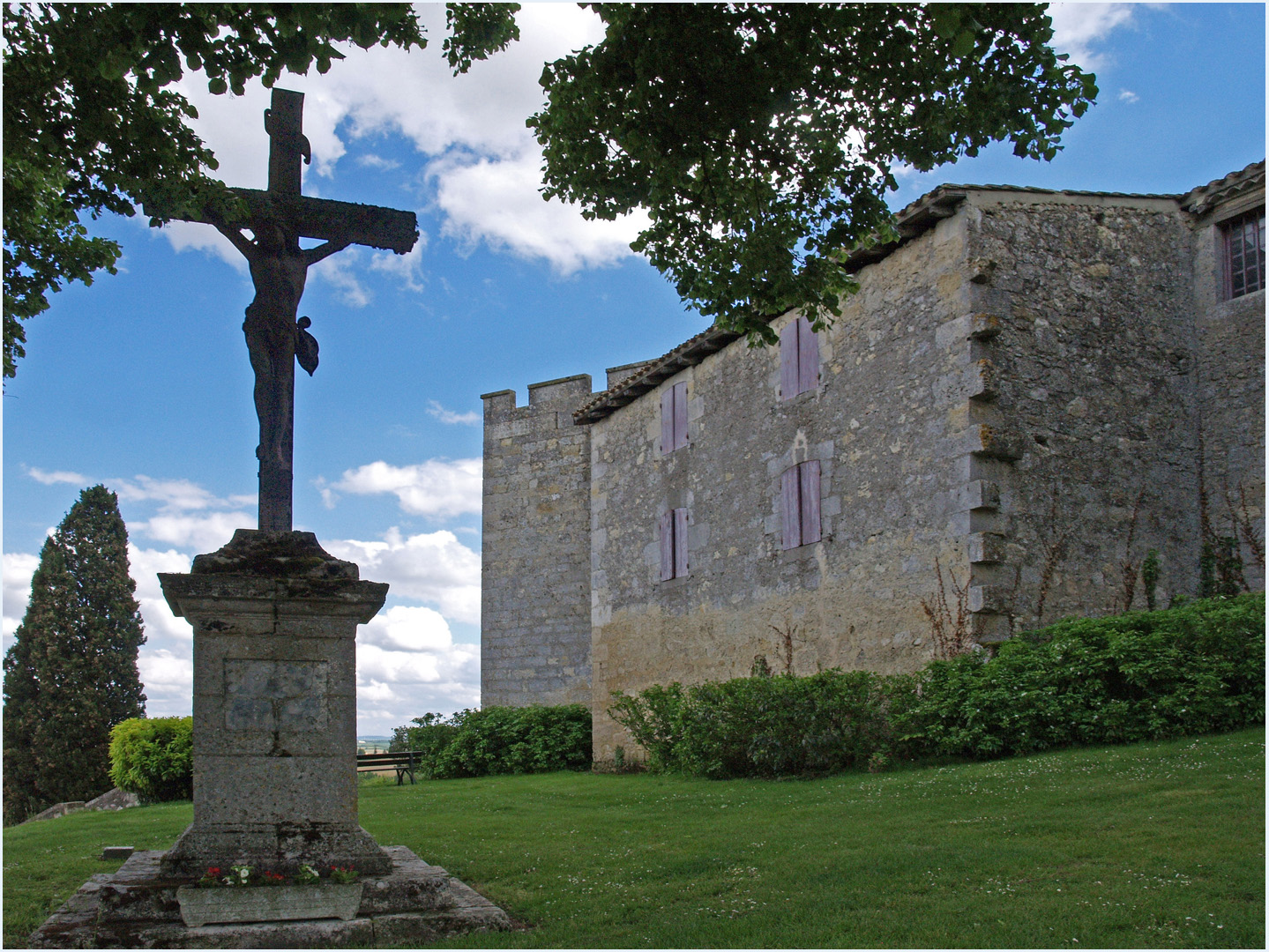 Côté nord du village fortifié de Terraube -- Gers photo et image ... Côté nord du village fortifié de Terraube -- Gers photo et image ...
