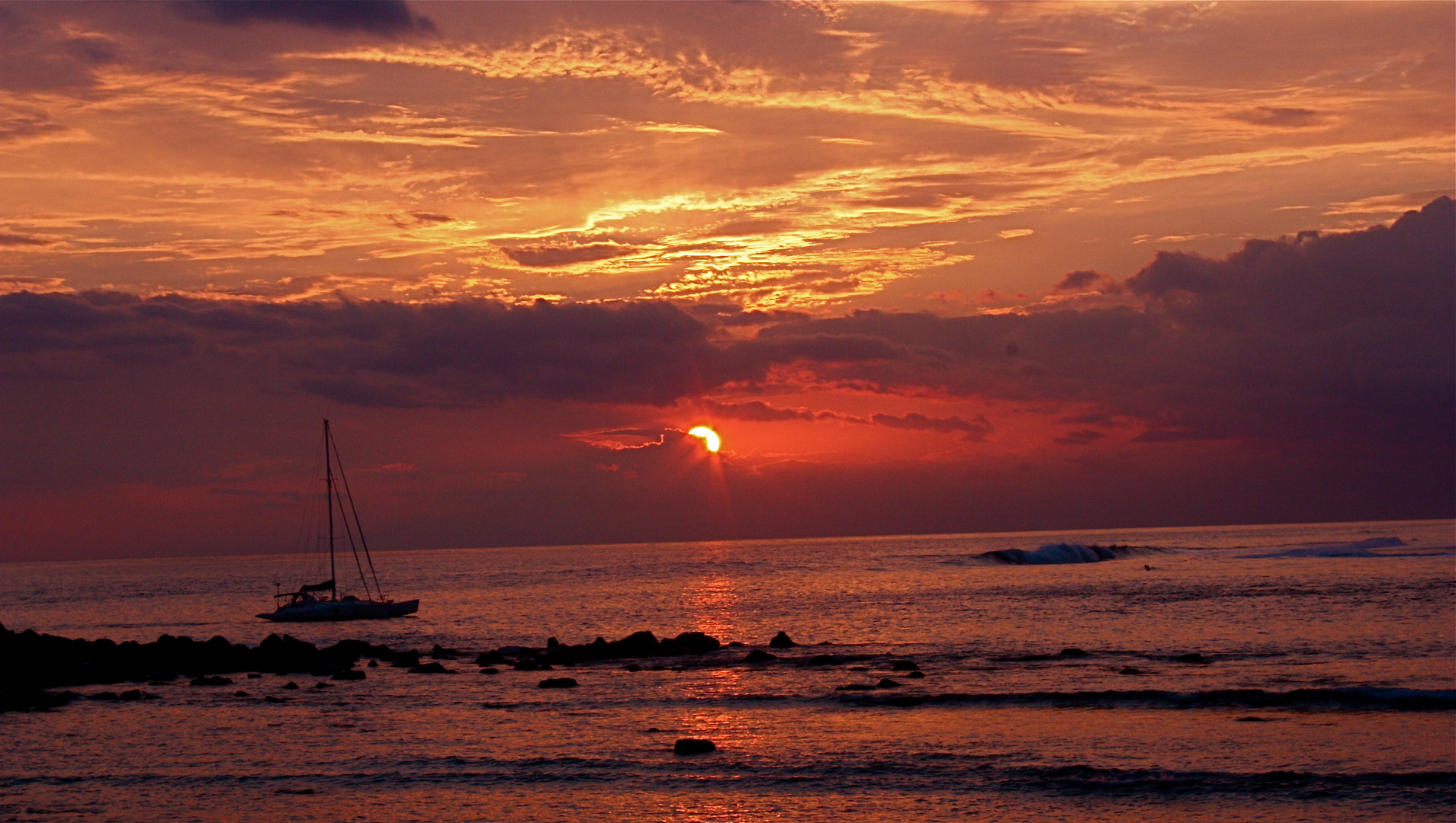 Crépuscule au large de St. Pierre - ILE DE LA REUNION photo et image ...