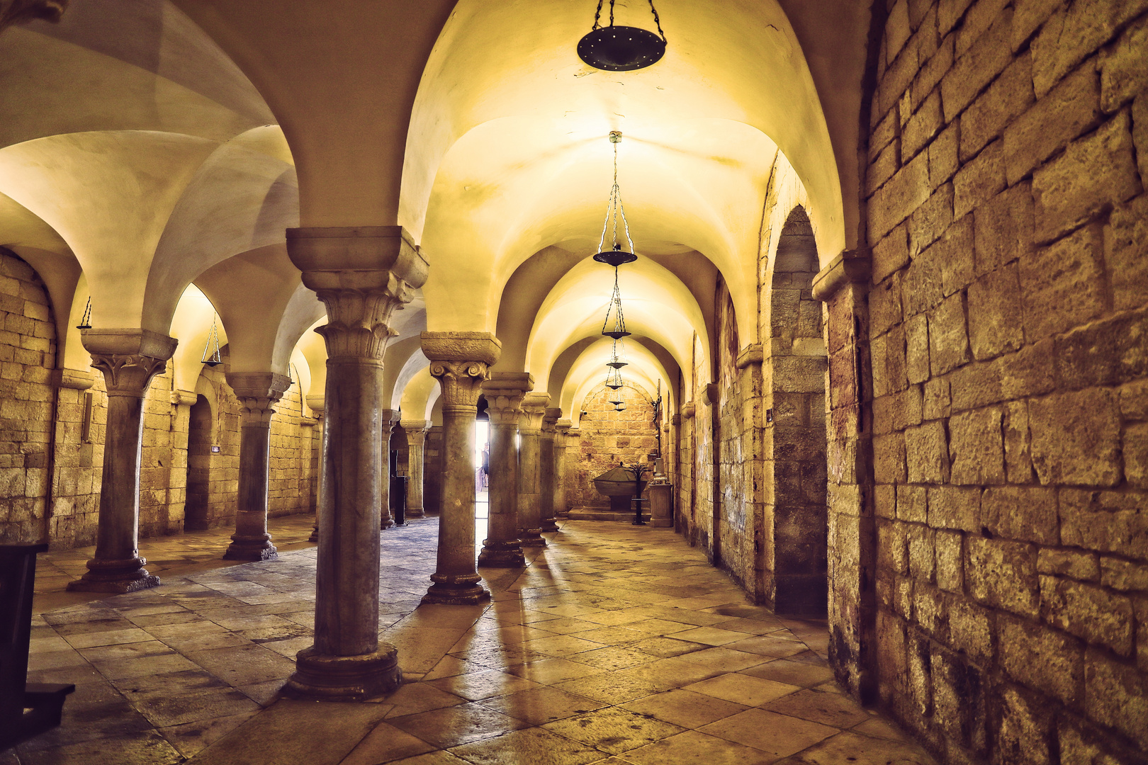 CRIPTA DELLA CATTEDRALE DI TRANI Foto % Immagini| architetture ...