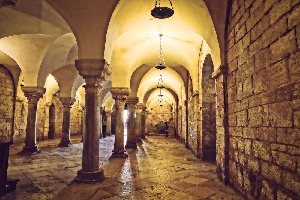 CRIPTA DELLA CATTEDRALE DI TRANI Foto % Immagini| architetture ...