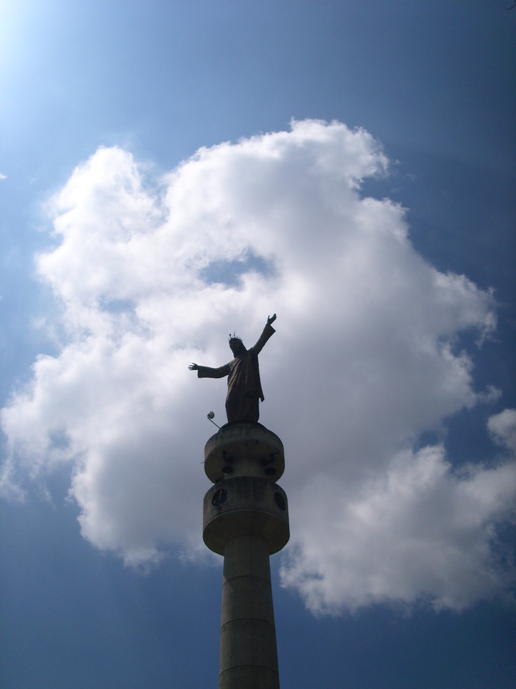 cristo esperando al cielo con los brazos abiertos Imagen & Foto | cielo ...