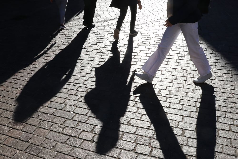 Cry for a Shadow Foto & Bild | street, schatten Bilder auf fotocommunity