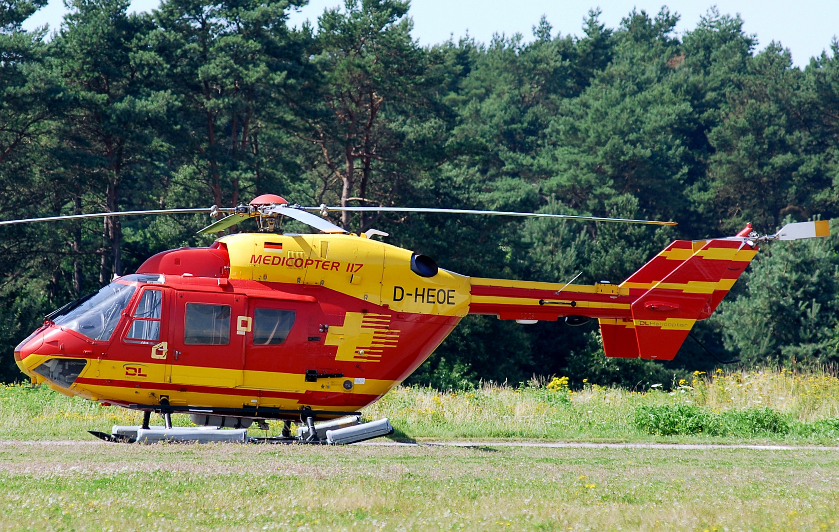D-HEOE am Flugplatz Nordholz ETMN Foto & Bild | luftfahrt, hubschrauber ...