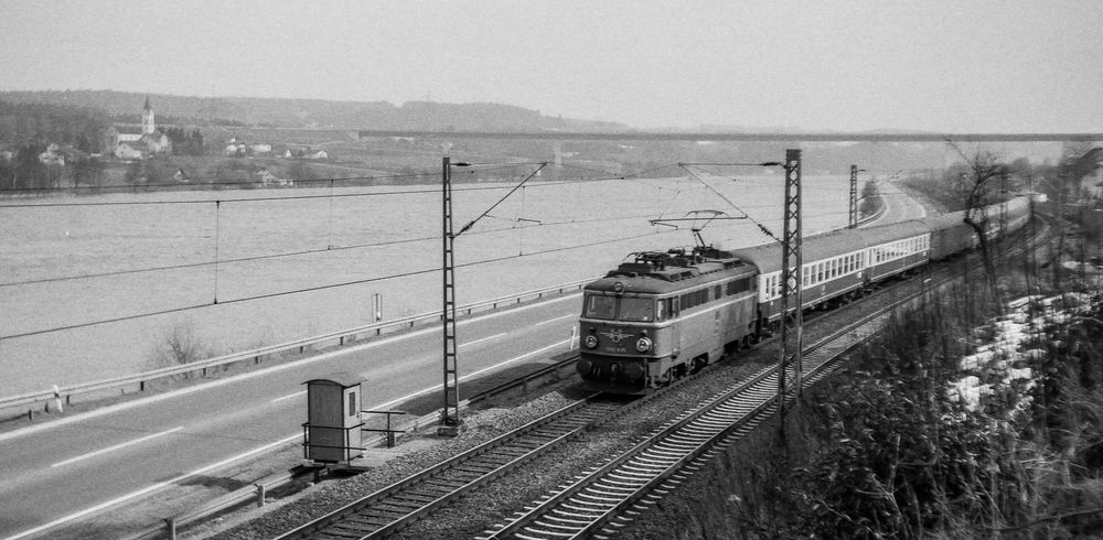 D-Zug an der Donau Foto & Bild | donau, eisenbahn, 1042 Bilder auf ...
