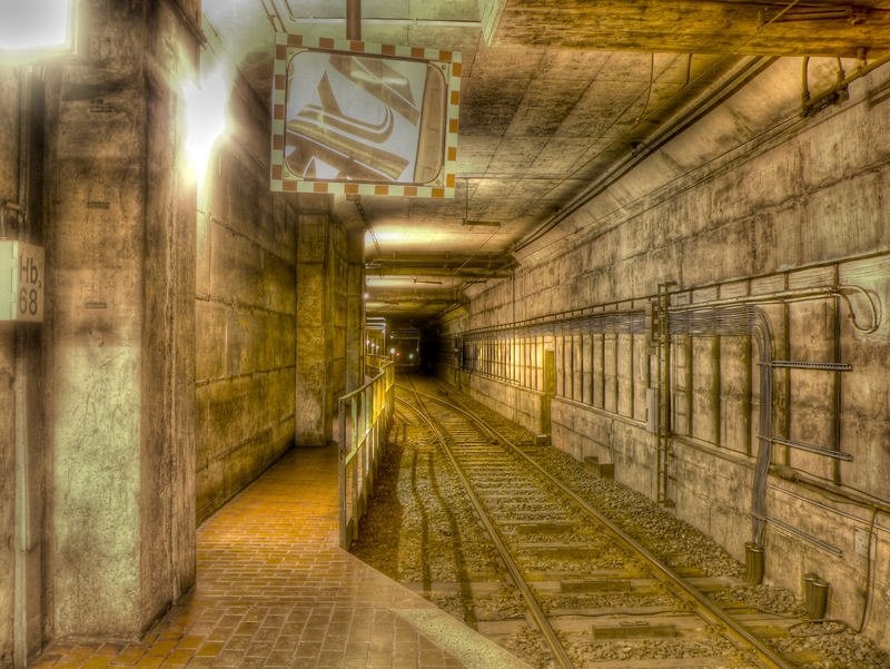 Da hinten gabelt sich das Gleis Foto & Bild | architektur, bahnhöfe ...