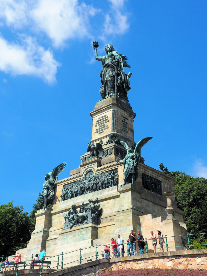 Da steht sie die Germania..... Foto & Bild | natur, landschaft, denkmal ...