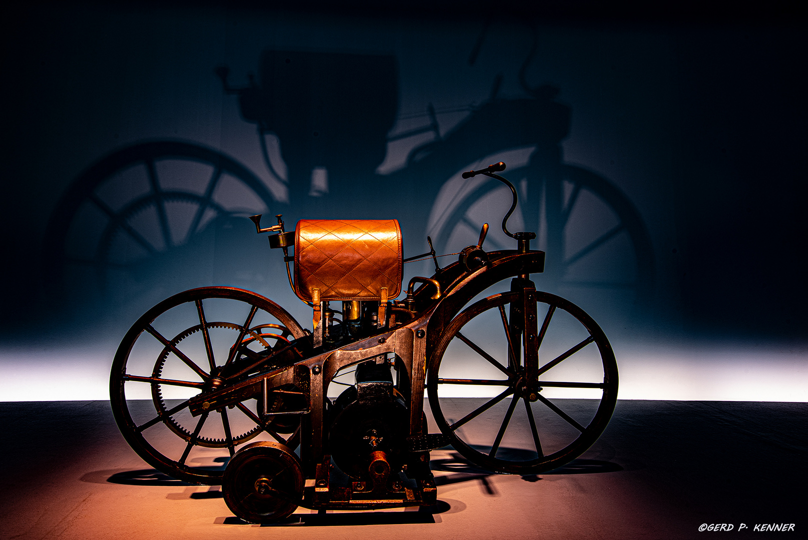 Daimler Reitwagen Foto & Bild | oldtimer, stuttgart, bike Bilder auf ...