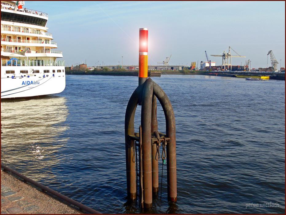 Dalben mit Beleuchtung und AIDAblu ... Foto & Bild | schiffe und ...