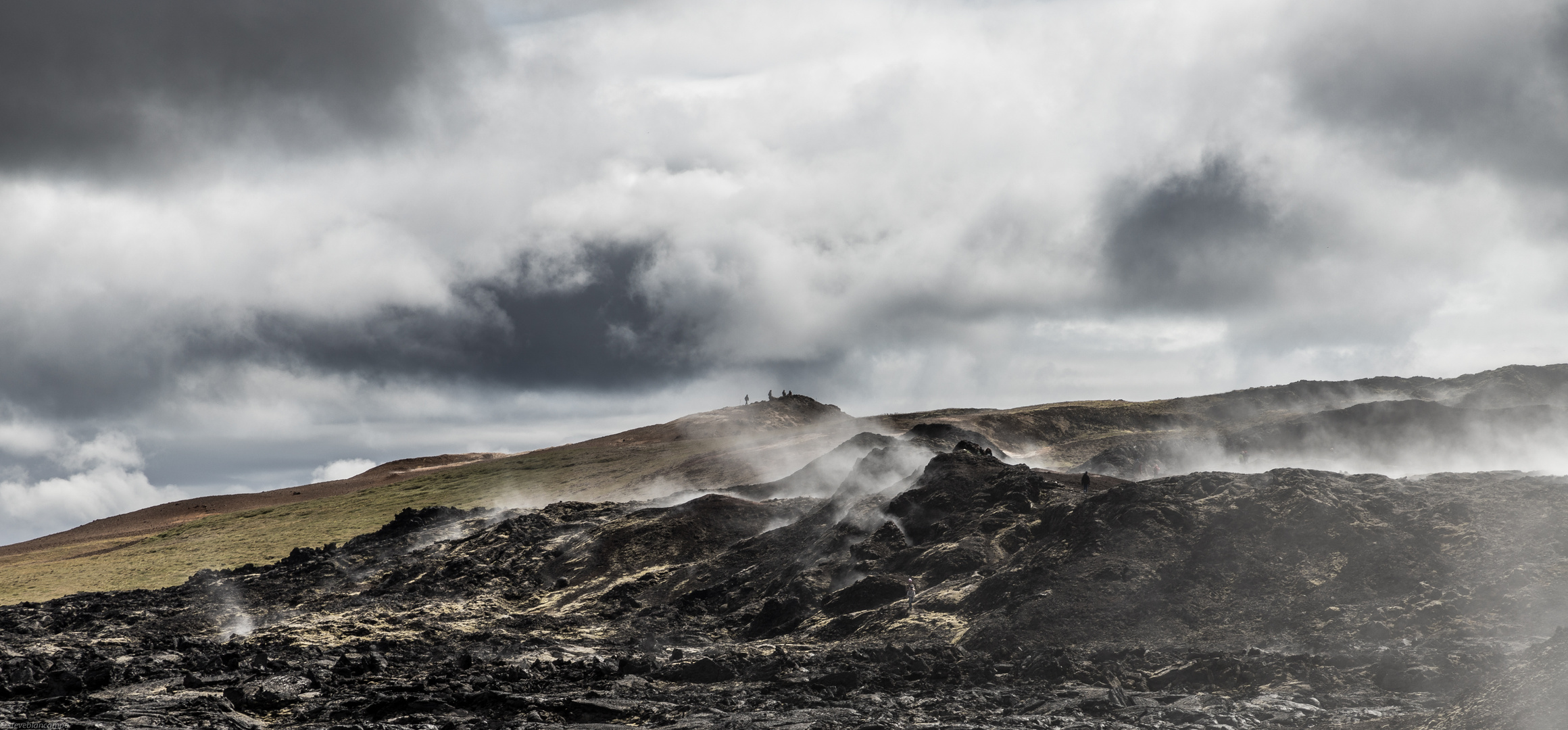 Dampffelder am Vulkan Leirhnjúkur Foto & Bild | monochrome, nebel ...