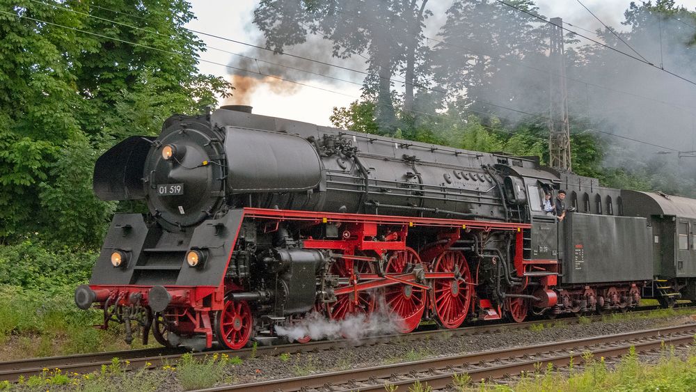 DampfLok 01 519 mit Museumszug in Lintorf Foto & Bild | historische ...