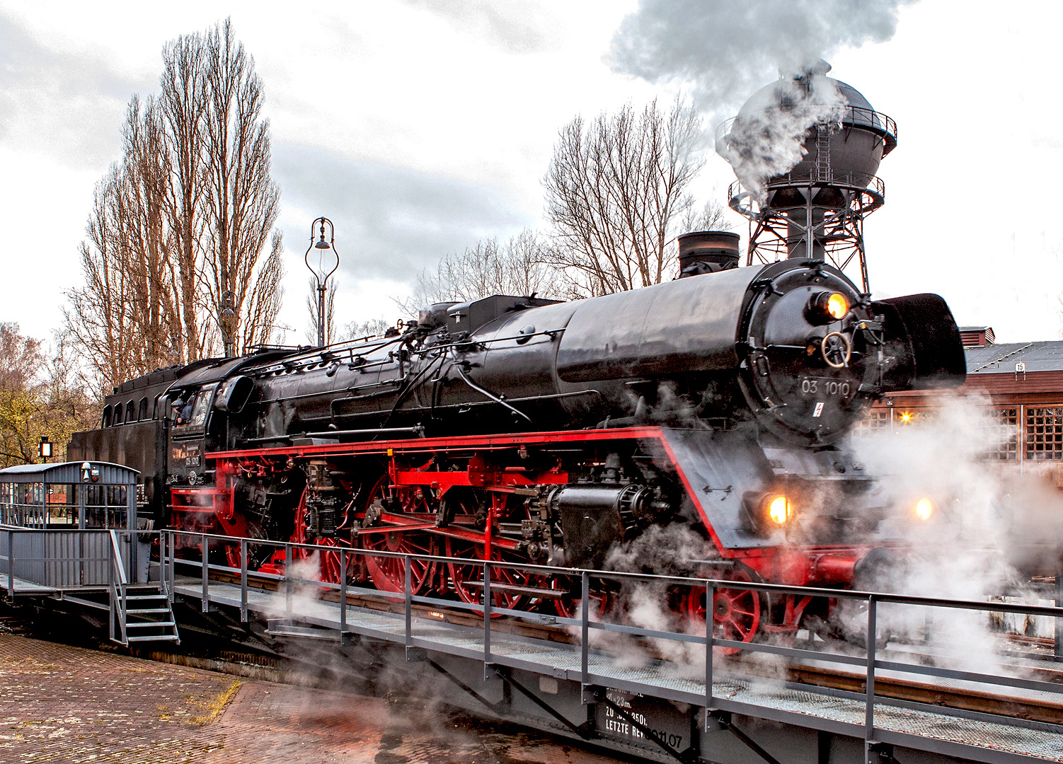 Dampflok 03 10 10 auf der Drehscheibe 012b Foto & Bild | deutschland ...