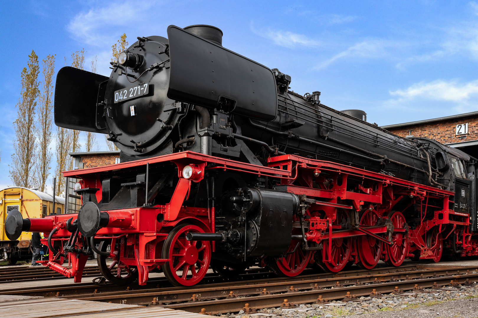 Dampflok der Reihe 042 von Außen und Innen Foto & Bild | fotos, spezial ...