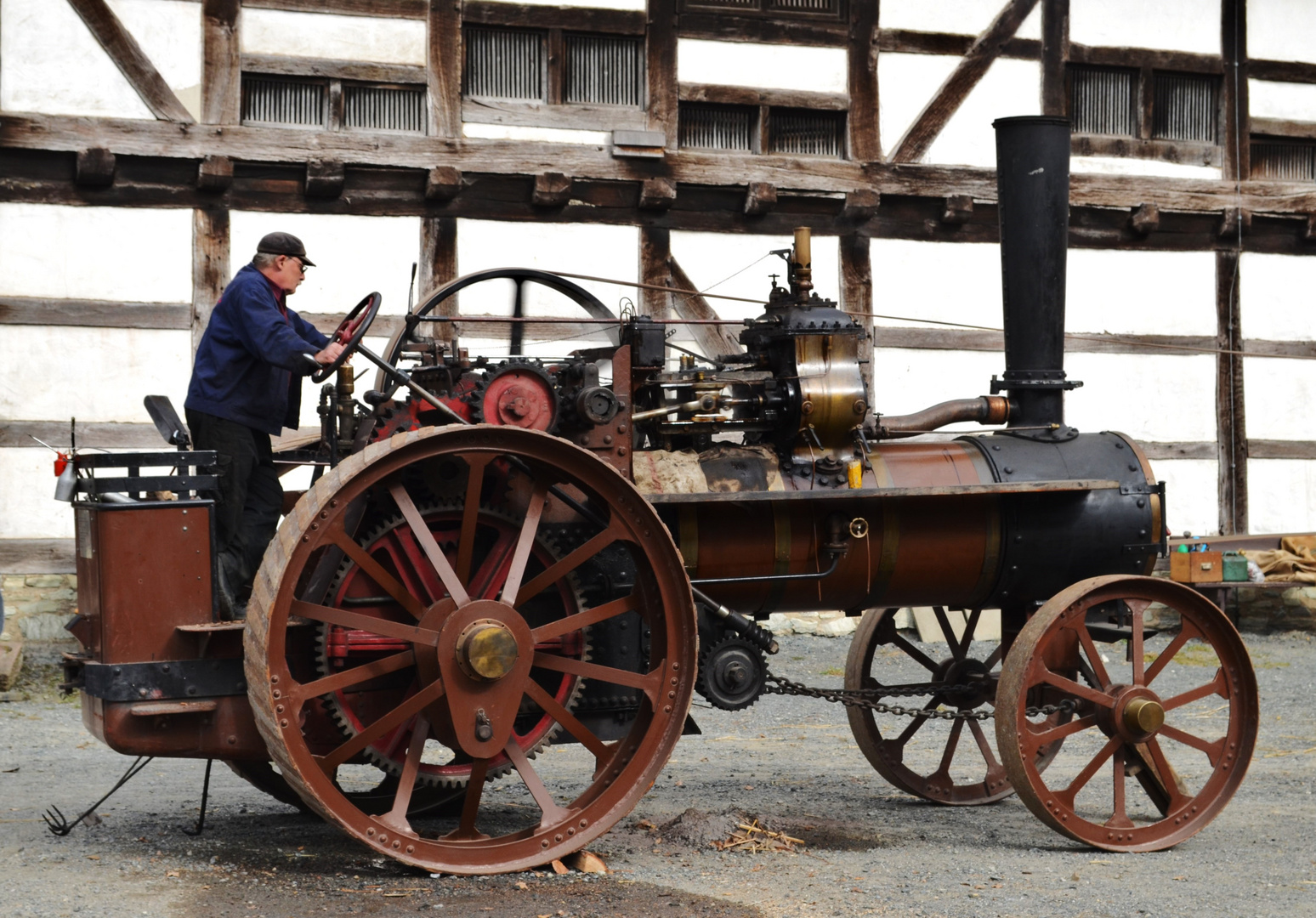 Dampfmaschine als Vorspann für eine Dreschmaschine Foto & Bild ...
