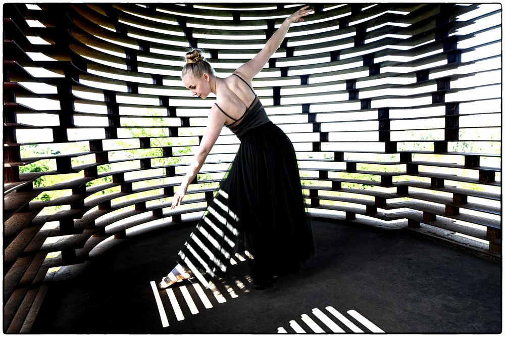 dance with the shadow Foto & Bild | portrait, kunstfotografie & kultur, tanz Bilder auf ...