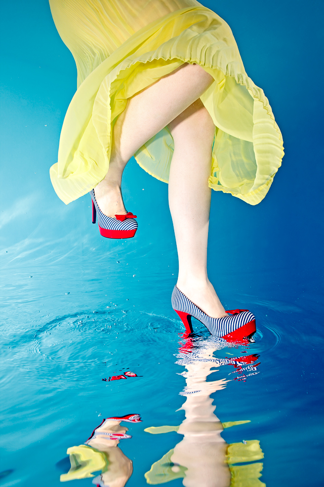 Dancing on Water II Foto & Bild | fashion, unterwasser- inszenierungen ...