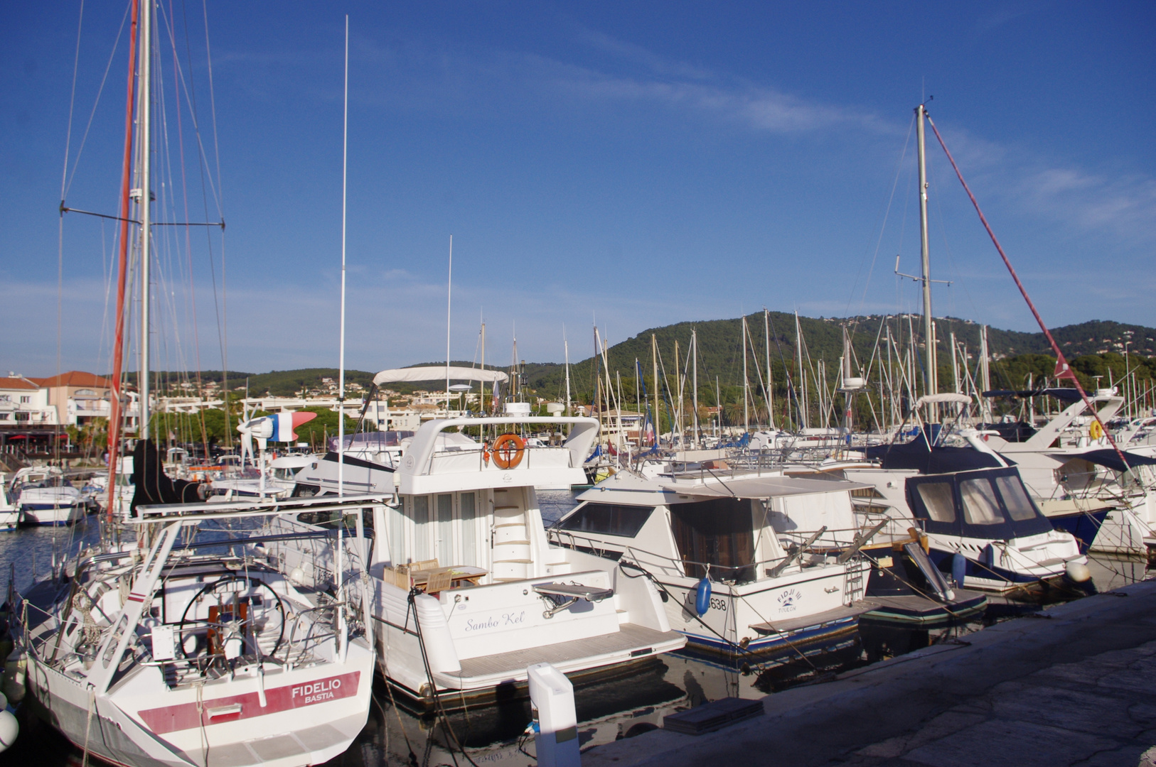 Dans le port de Toulon .... photo et image | animations photographiques ...