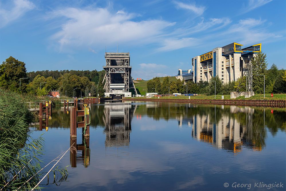 Das alte und neue Schiffshebewerk Niederfinow am Oder-Havel-Kanal Foto & Bild | architektur ...