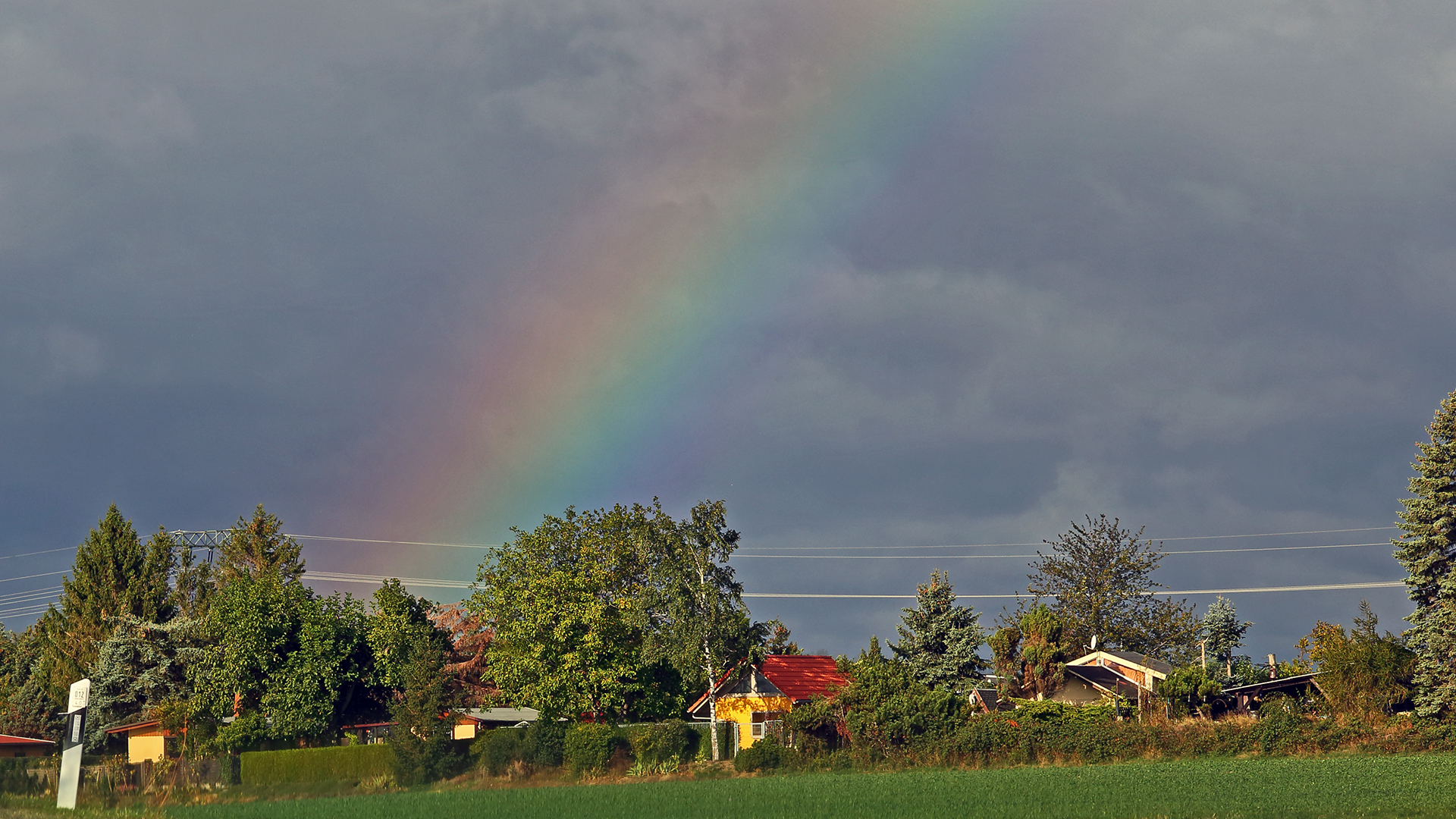 Das andere Ende des Regenbogens gestern vormittag im Sturm ... Foto ...
