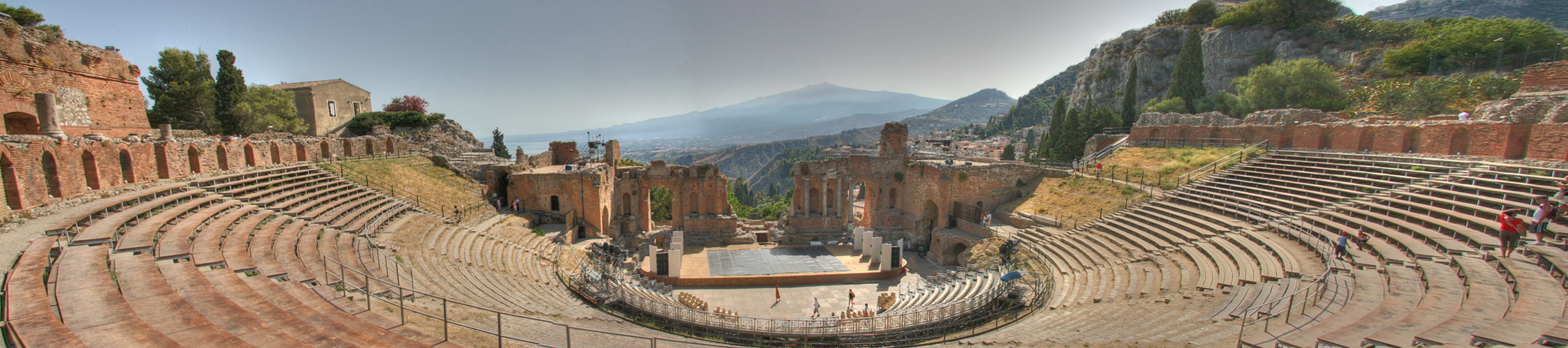 Das Antike Theater von Taormina mit Blick auf den Ätna Foto & Bild ...