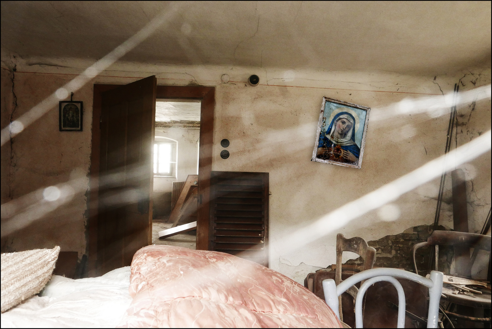 Das Bild hängt schief Foto & Bild | architektur, projekte, lost places ...